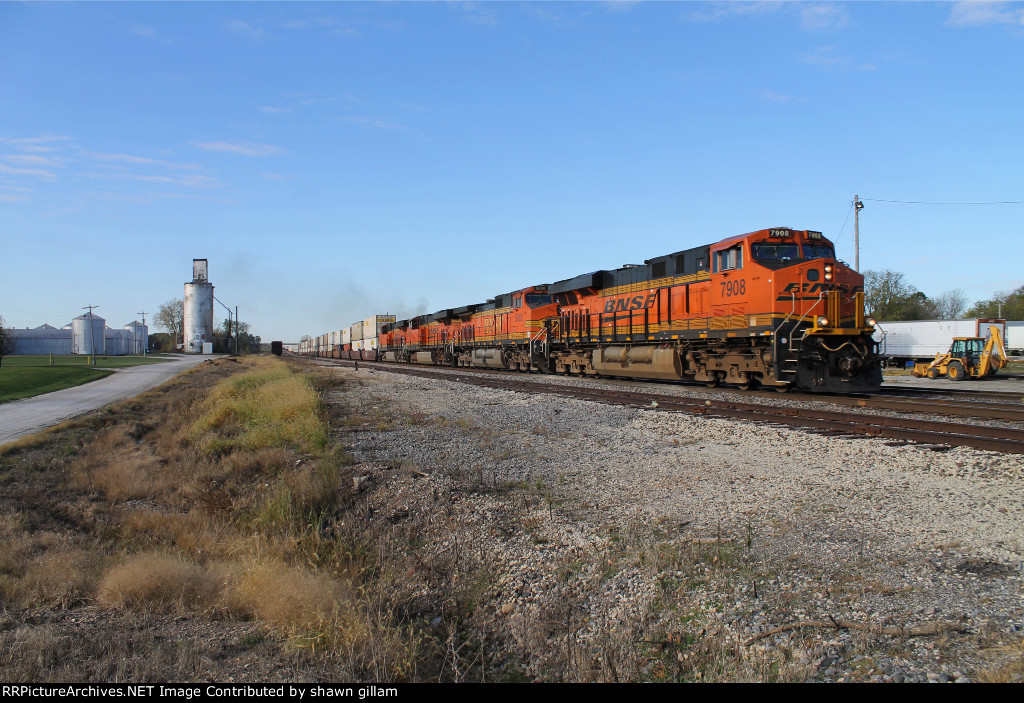 BNSF 7908 heads east with a hot z train.